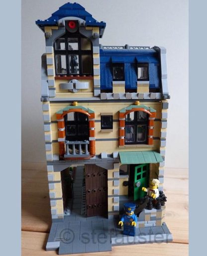 LEGO Modular House with Gate | Lions Gate Models